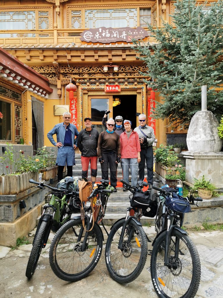 Road to Lhasa - Mit dem E-Bike von Shangri-la nach Lhasa - Die Welt auf zwei Rädern